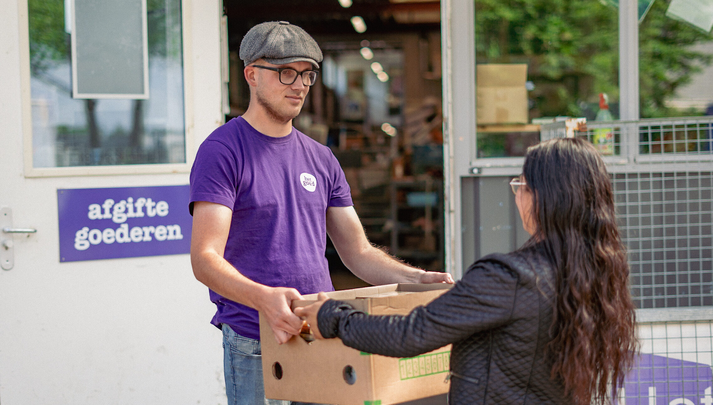 Spullen afgeven bij de winkel - Het Goed